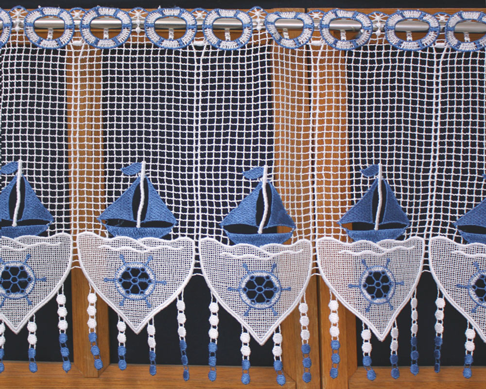 Brise bise en macramé brodé couleur bleu avec bateaux