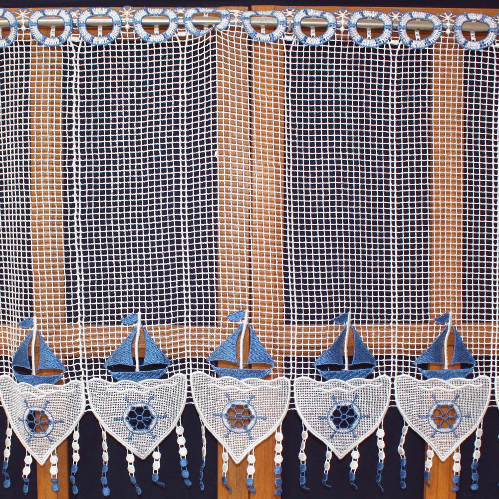 Brise bise en macramé brodé couleur bleu avec bateaux