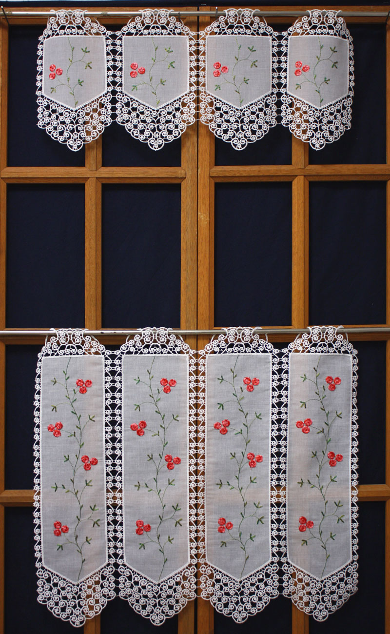 Brise bise macramé couleur avec roses en applique étamine ou organza.