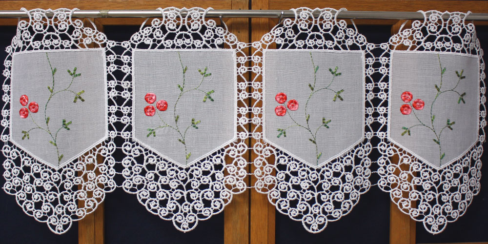 Brise bise macramé couleur avec roses en applique étamine ou organza.
