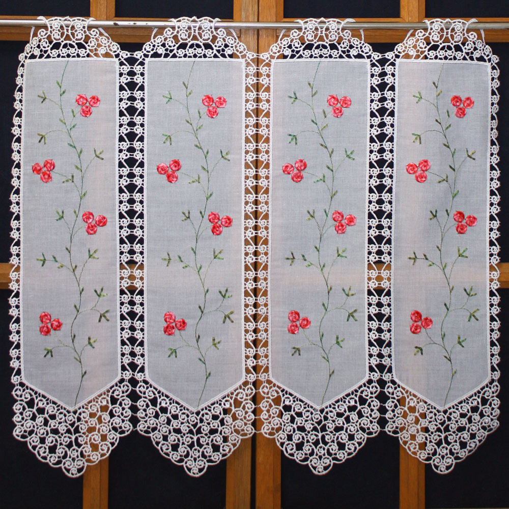 Brise bise macramé couleur avec roses en applique étamine ou organza.