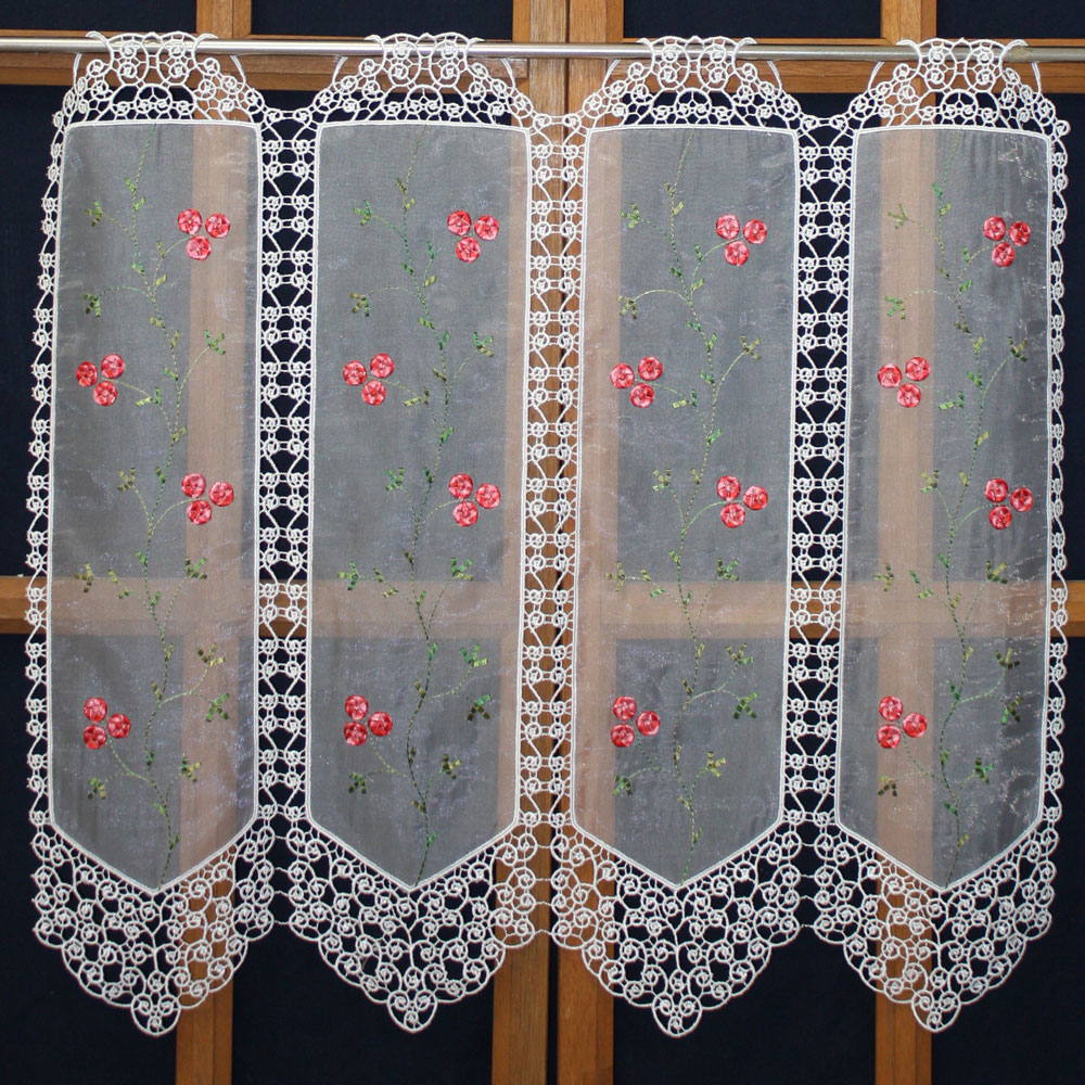 Brise bise macramé couleur avec roses en applique étamine ou organza.