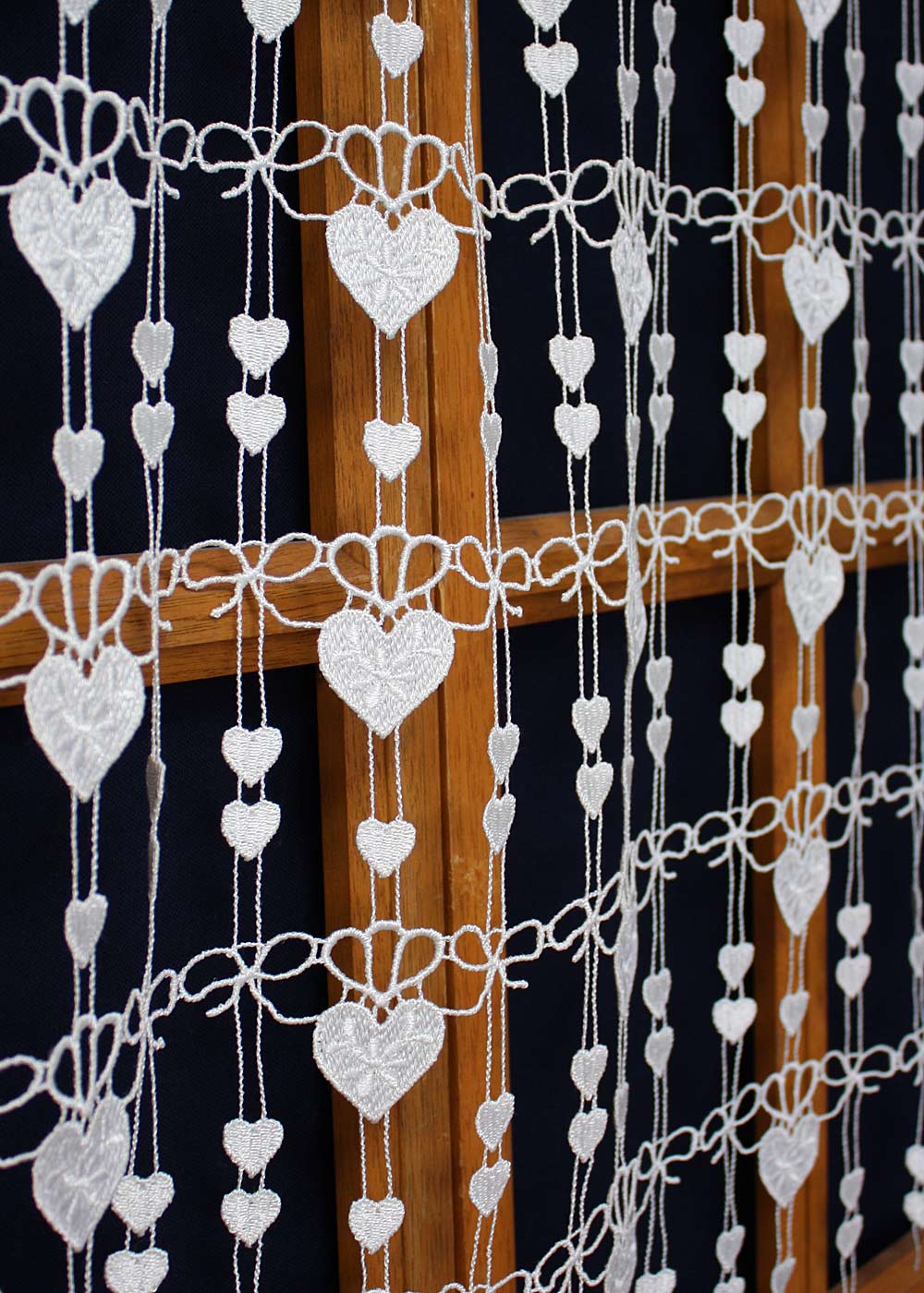 Rideau en macramé "Cœur écru"